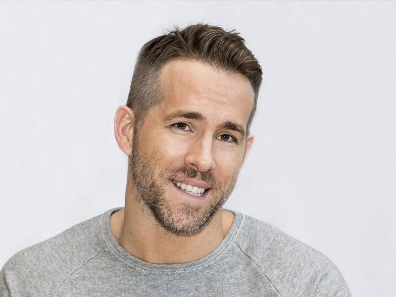 Ryan Reynolds's Outfits and Style Guide | Famous Outfits